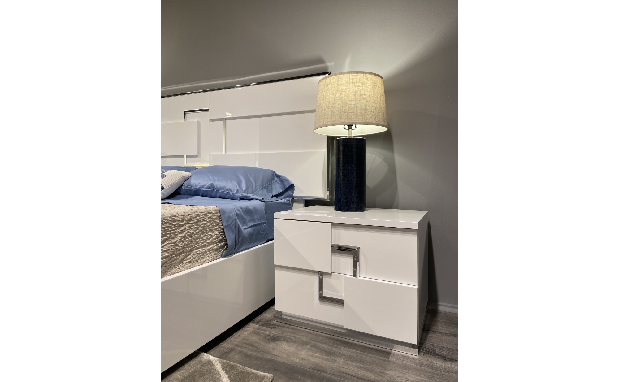 Infinity Nightstand Bianco Lucido J&M Furniture JM